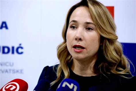 Marija Selak RaspudiĆ Pita Ako Je Beroš Mali Glavno Pitanje Je Tko Je Veliki Fenix Magazin