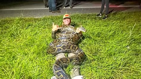 Teen Wrangles 15 Foot 100 Pound Python In Florida The Thing Went