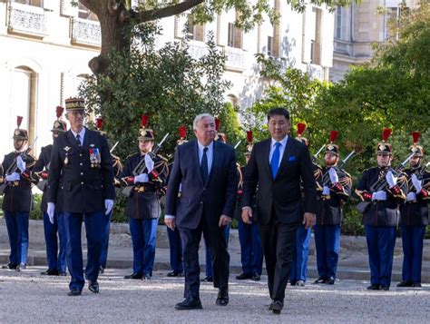 Ерөнхийлөгч У Хүрэлсүхэд Бүгд Найрамдах Франц Улсын Сенатын Ерөнхийлөгч Жерар Ларше бараалхлаа