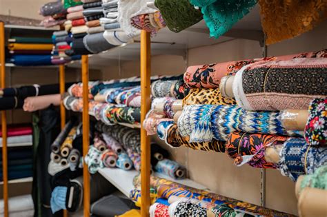 Υφασματα Αναγνωστου 100 βισκοζη εμπριμέ Αερινο και δροσερό ύφασμα κατάλληλο για φόρεμα