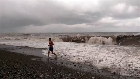 შტორმი შავ ზღვაზე ბათუმი 14 08 2016 Youtube