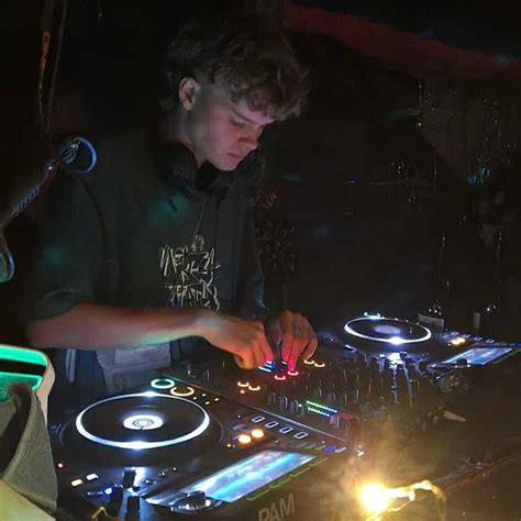 D Nand · Artist Profile