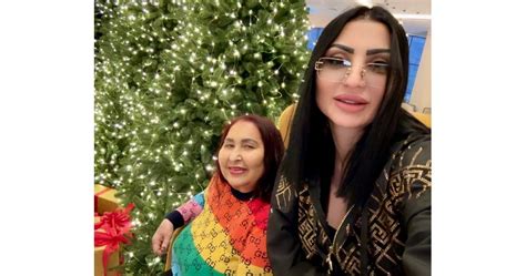 Софи Маринова заведе майка си на разкрасяващи процедури