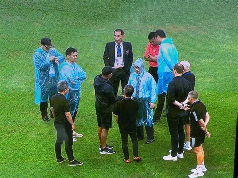ด่วน เกมเลสเตอร์ชนสเปอร์ส ยกเลิกการเเข่งขันเพราะฝนตกหนัก