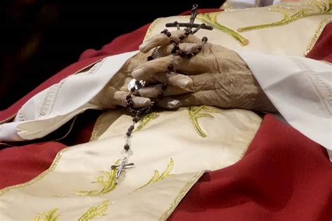 ต่างประเทศ โป๊ปฟรานซิสจะทรงเป็นประธานในพิธีพระศพอดีตโป๊ปเบเนดิกต์ที่16