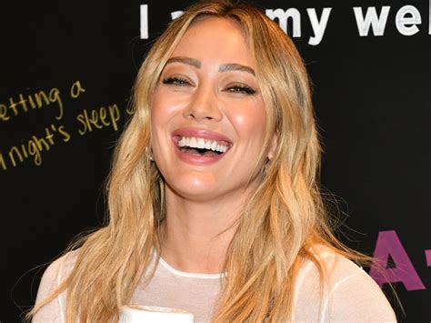 Hilary Duff Shares Nfsw Birthday Card Chosen By Her Daughter Banks