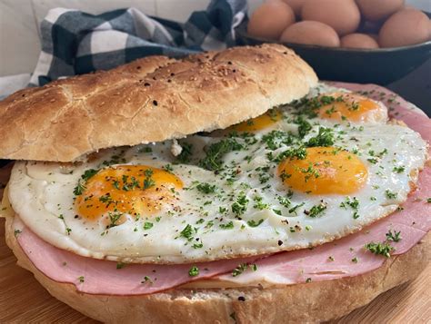 Turks Brood Met Eieren Ham En Kaas Lekker Tafelen