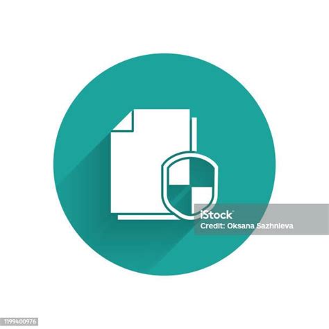 긴 그림자로 격리된 화이트 문서 보호 개념 아이콘입니다 기밀 정보 및 개인 정보 보호 아이디어 보안 보호 방패 녹색 원 버튼입니다 벡터 일러스트레이션 0명에 대한 스톡 벡터