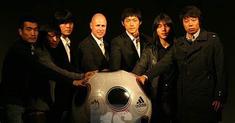 유로 2008 공인구 유로스타를 공개합니다