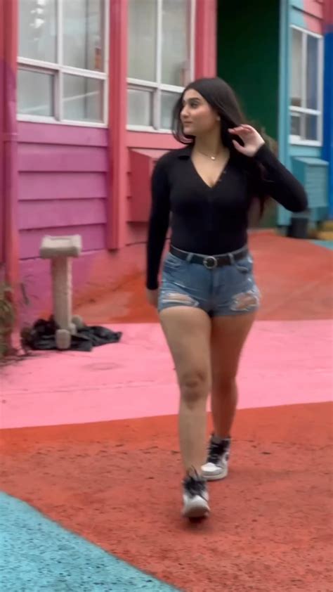 Nri Desi Canadian Beauty In Shorts R Nribeauties