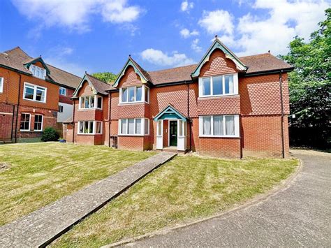 Lansdowne Road Worthing West Sussex 2 Bed Ground Floor Flat £235 000