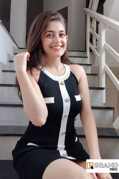 Urvi Singh Kota Factory Age Height Biography Wiki And More Grandpeoples Universe Of