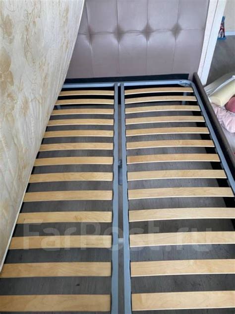 Кровать двуспальная светлое дерево спальня б у в наличии Цена 18 000₽ во Владивостоке