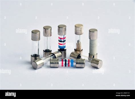 Fuses A Selection Of 20 X 5mm Fuses Both Glass Bodied And Ceramic Bodied Slow Blow Time Delay