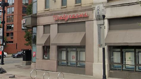 Chicago Walgreens Redesigned With Only 2 Aisles Available For Browsing