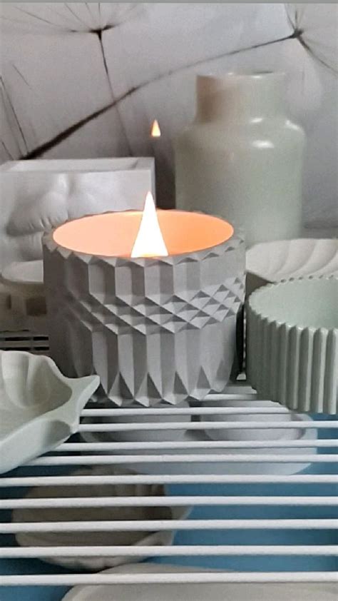 Свеча в подсвечнике из гипса