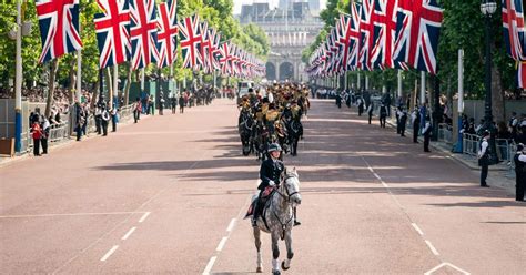 Queen Elizabeths 4 Day Platinum Jubilee Celebration Kicks Off
