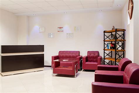 دکتر نیره صادقی، جراح و متخصص زنان، زایمان و زیبایی