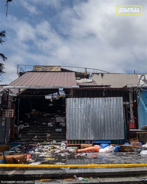 პუბლიკა ⭕ „ვაგზლის ბაზრობის“ ტერიტორიაზე გაჩენილი ხანძრის შედეგად დაახლოებით 15 ათასი