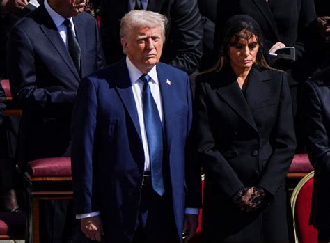 ФОТО Пап Францисыг эцсийн замд нь үдлээ