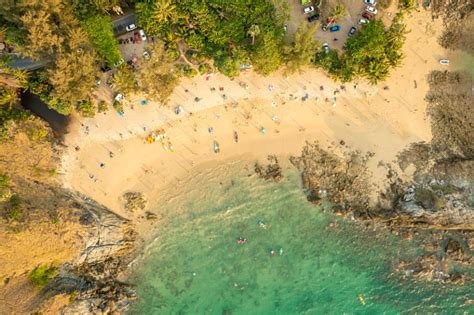 야누이 해변에서 자연의 아름다운 공중 전망과 드론 탑 뷰에서 관광객 사람들 경관에 대한 스톡 사진 및 기타 이미지 경관