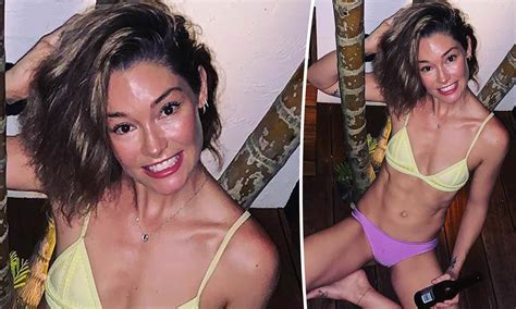 Model Erin Mcnaught Flaunts Her Toned Abs In Skimpy Bikini Daily Mail