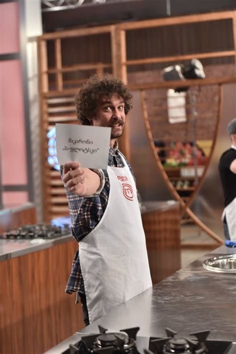 „შენსა და მარტას შორის რამე ხდება“ დიმუ მენაბდე ყვება რა ამბები ტრიალებს მასტერშეფის