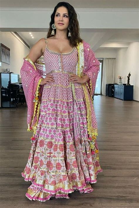 Beautiful Sunny Leone Sexy 8x10 Glossy Photo Adira Collectibles