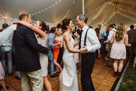 9 Secrets To Get Everyone On The Dance Floor At Your Wedding