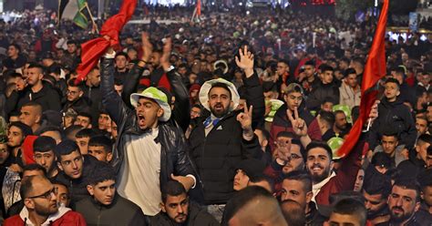 프랑스전 패배로 흥분한 모로코 팬 국기 빼앗고 차량 공격까지