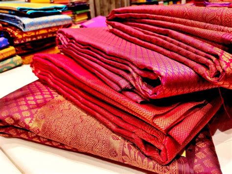 Iconic Saree Looks Created By Bollywood Beauties Fashion Cronical