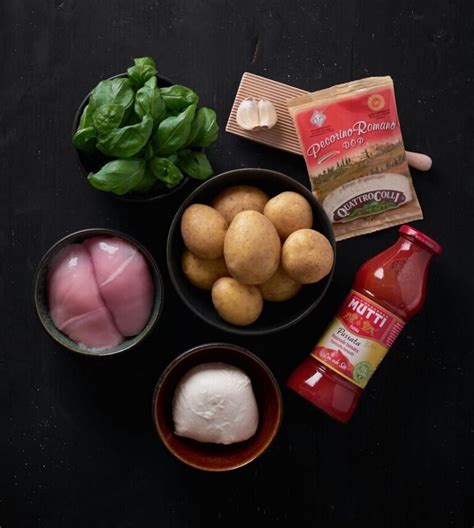 What Is Tomato Passata And How Does It Differs From Tomato Paste