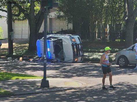 Nopd Officer Involved In Uptown Crash Taken To The Hospital