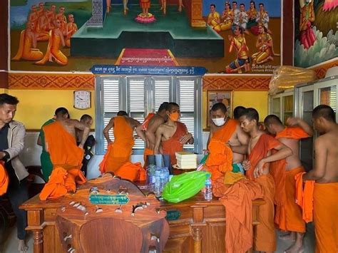 ក្លែងខ្លួនជាព្រះសង្ឃ គោចរបិណ្ឌបាត ក្នុងកម្មវិធីបុណ្យឆ្លងសមិទ្ធផលនានា