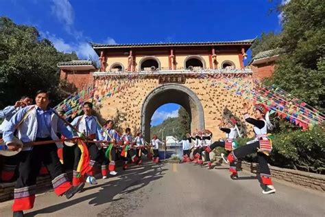 到血脉里流淌着绿色生态和音乐舞蹈的可邑小镇品“阿细跳月”~弥勒