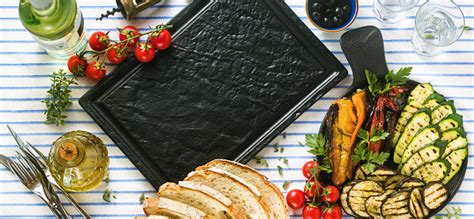 테이블에 구운 채소의 깃발 화이트 와인 신선한 빵과 향기로운 허브 여름 메뉴 복사 공간 0명에 대한 스톡 사진 및 기타 이미지 Istock