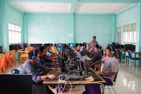 Lab Bahasa Universitas Islam Al Aziziyah Indonesia