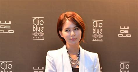 포토엔 박시은짧아도 너무 짧은 초미니에 속보이는 살아있는 각선미
