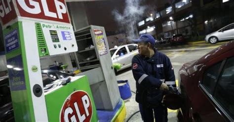 Escasez De Glp En Grifos De Lima Genera Largas Colas De Autos Y Preocupación Por Aumento De