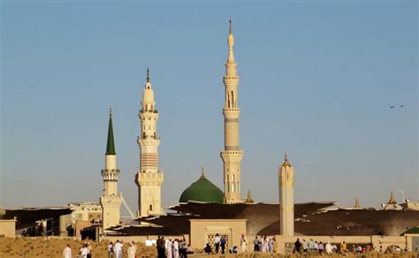 Madine Ka Safar Hai Aur Main Namdeda Namdeda By Owais Qadri