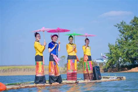 တရုတ် မြန်မာ နယ်စက်ဒေသတွင် လုံချွမ်းဝါးဖောင်ပြိုင်ပွဲ ပြုလုပ်ကျင်းပကာ
