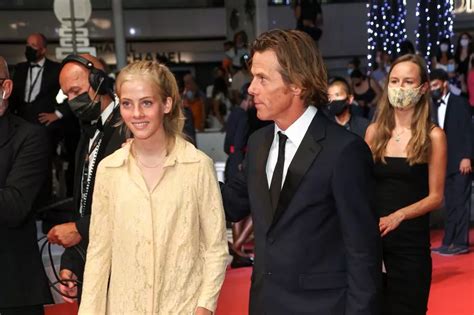 Julia Roberts 16 Year Old Daughter Hazel Makes Red