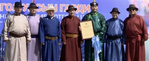 Улсын гарьд Ц Бямба Отгонд нутгийнхан нь Ланд 300 хоёр орон сууц бэлэглэжээ