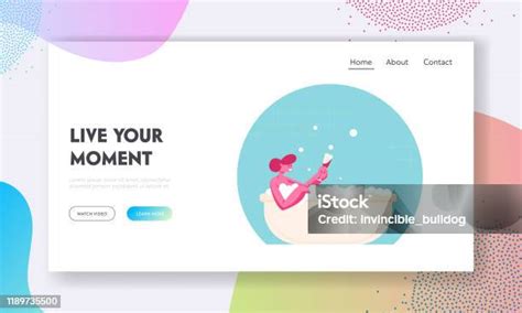 호텔 이나 홈 웹 사이트 방문 페이지에서 거품과 목욕에서 휴식 하는 젊은 여자 거품 욕조 웹 페이지 배너 만화 플랫 벡터 일러스트 레이 션에서 샴페인 유리 스파 아름다움