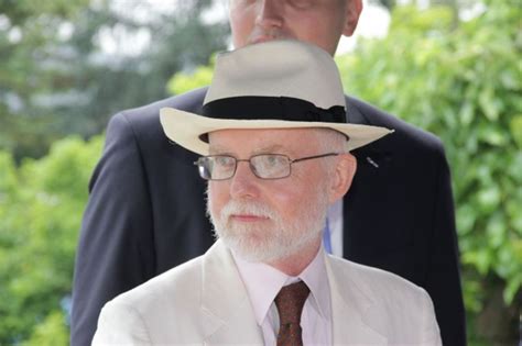 Отворено писмо Јелене Радојковић амбасадору В Британије Њ Е Денису Кифу поводом британског