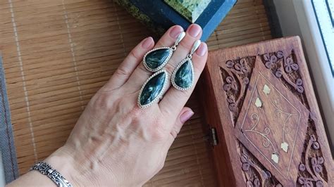 КРАСОТА В СЕРЕБРЕ КУНЦИТ СЕРАФИНИТ АЗУРОМАЛАХИТ ХРИЗОПРАЗ АПАТИТ НЕФРИТ СИМБИРЦИТ РОДОНИТ