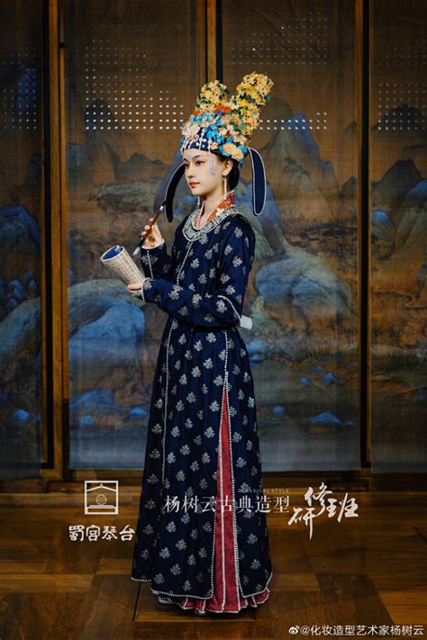 杨树云《中国古代化妆造型蜀宫琴台研修班》 蜀宫琴台 【开课第七天×一年景花冠造型】 成都 O动态分享杨树云古典造型研修 一年景花冠造型