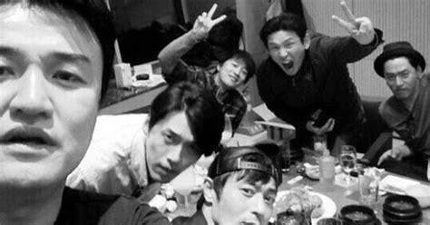 장동건 현빈 포착 톱배우들의 단체셀카 합석하고 싶은 술자리