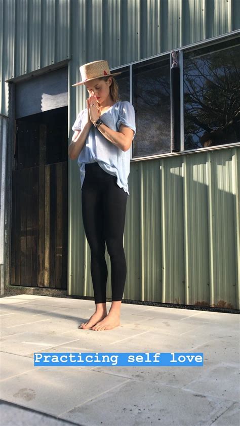 Isabelle Cornishs Feet