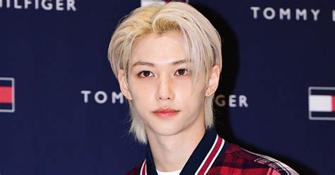 스트레이키즈 펠릭스 손 흔들며 인사 포토엔hd